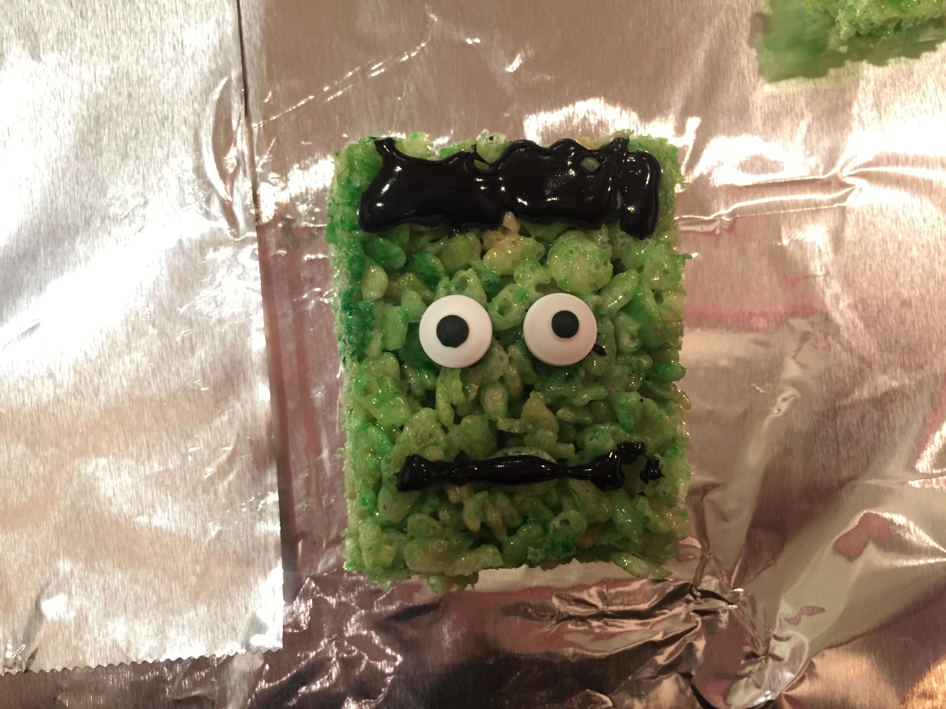 Halloween Snacks – Frankenstein Rice Krispie Treats – Acacia Uncorked